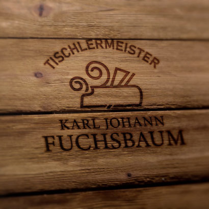Logo Tischler Holz 🌳 EXKLUSIVE Logos auf LogoAtelier.eu